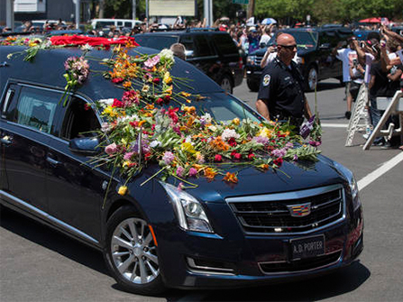 Hearse Carrying Muhammad Ali’s Casket Arrives At Cemetery | Black ...