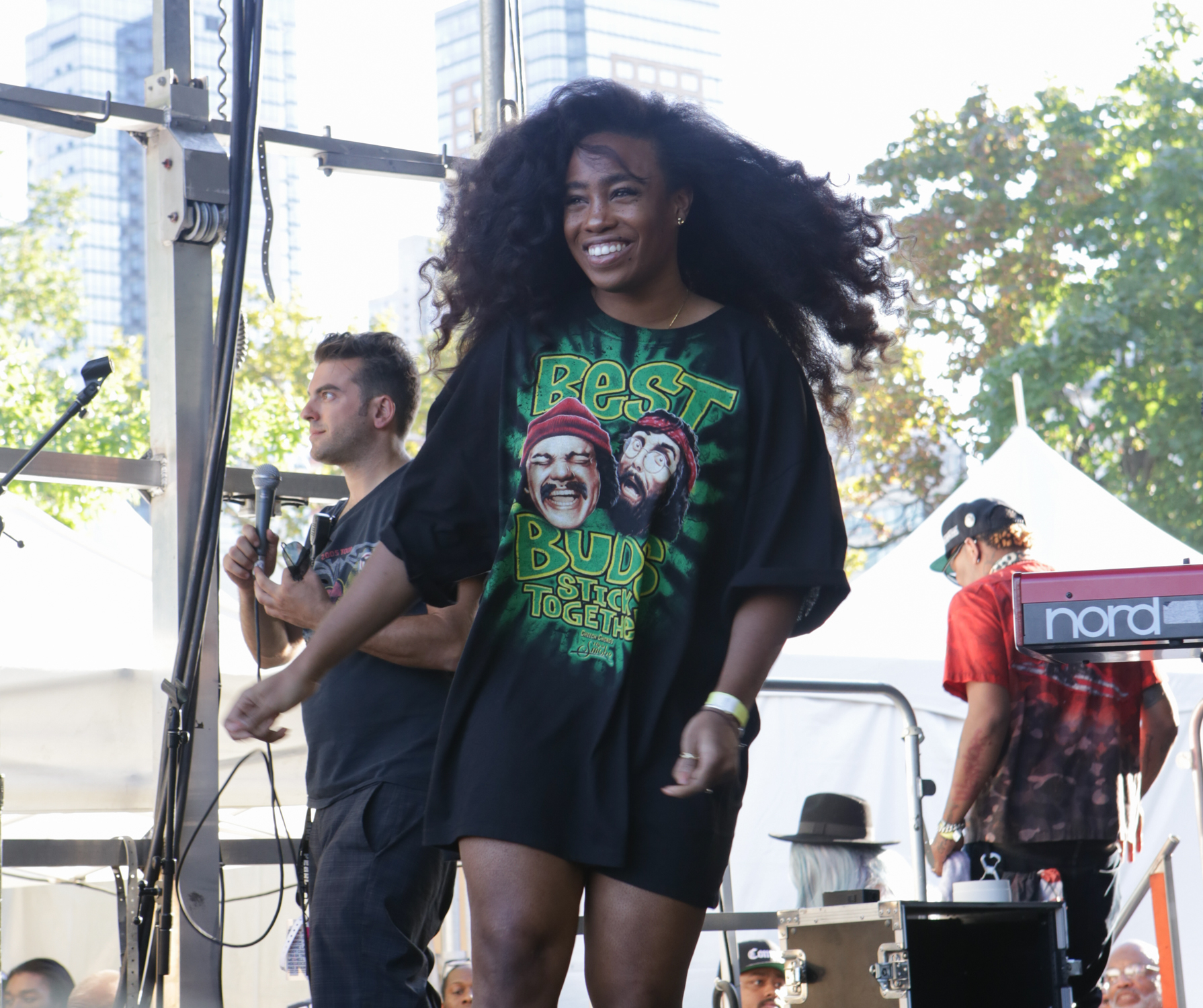SZA Soldiers Through NYC Performance With Torn Ligament | Black America Web
