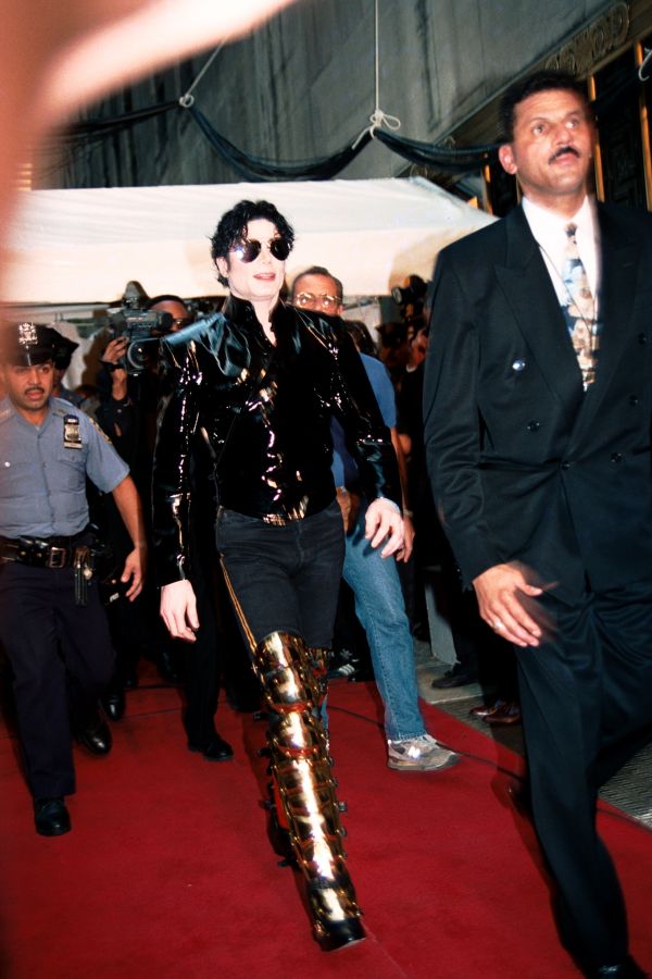 Remembering MJ: 10 Facts About The King Of Pop [August 29, 1958 – June ...