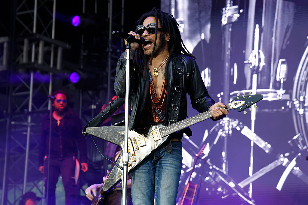 Fan Pulls Out Four of Lenny Kravitz's Locs Mid-Performance